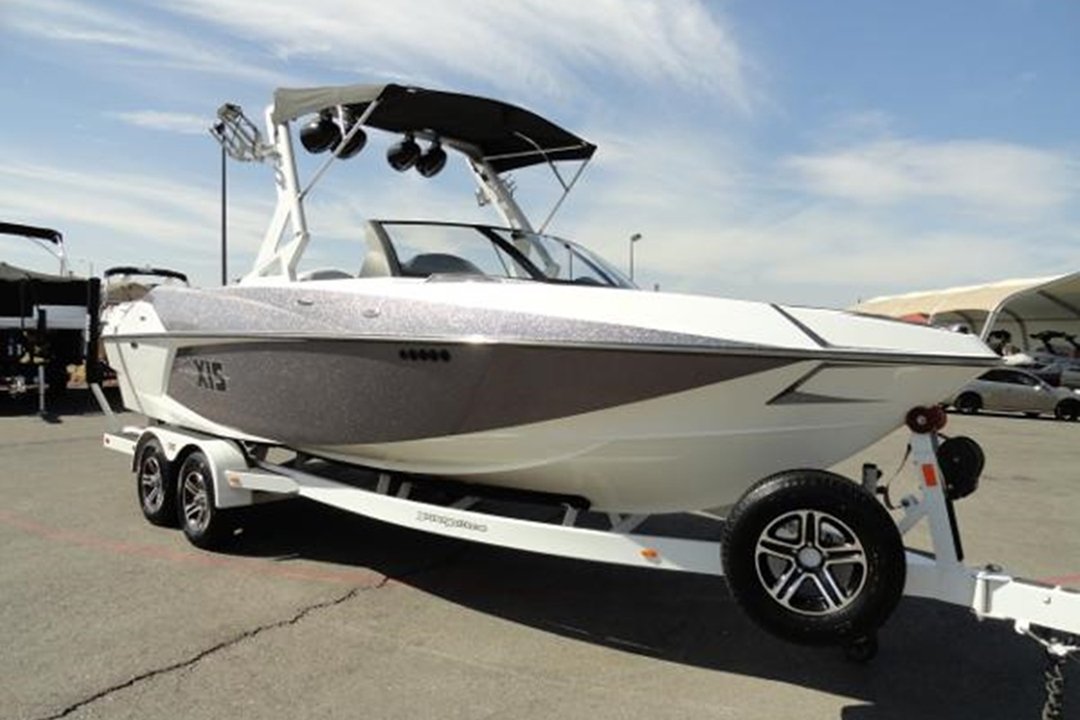 2015 Axis T23 Ski and Wakeboard boat Power Boat For Sale in Made...