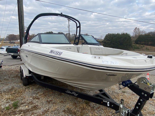 2022 Sea Ray 210 SPX Ski and Wakeboard boat High Performance Boa...