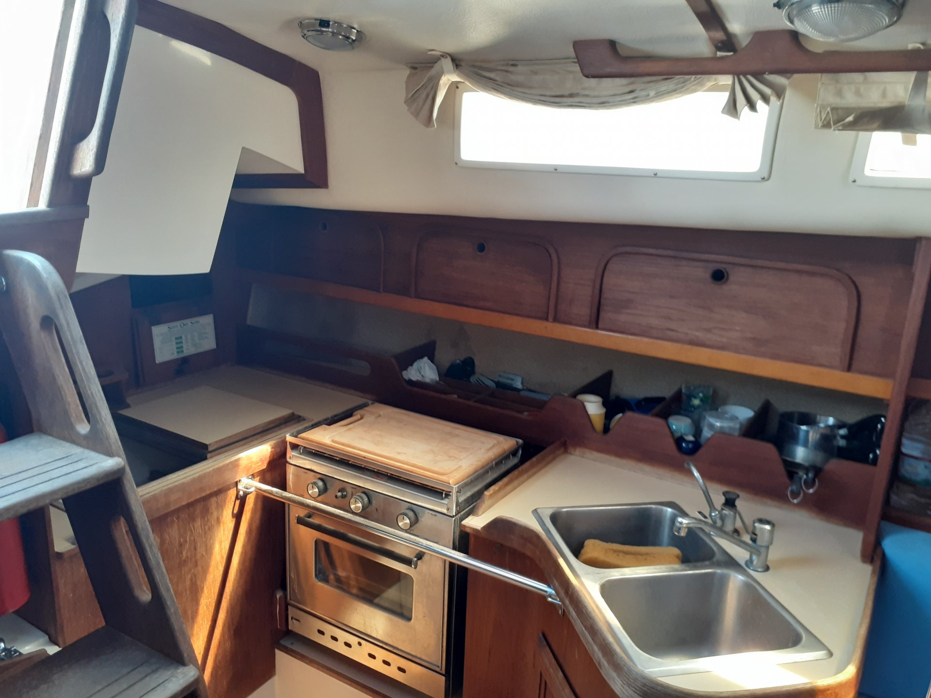 1986 Cal Cal 33 Cruiser2FRacer Sail Boat For Sale in New Bern, N...